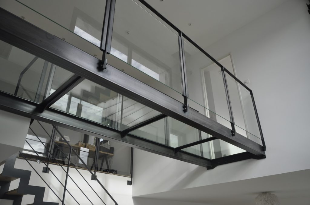 Construction de passerelle métallique pour la maison