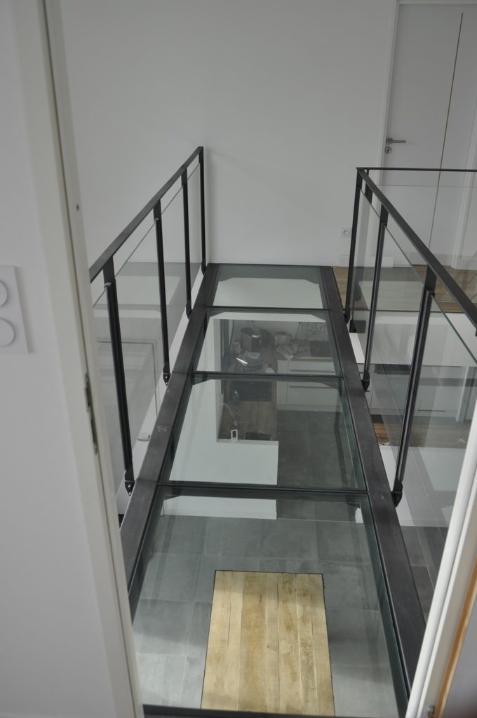 Construction de passerelle métallique pour la maison