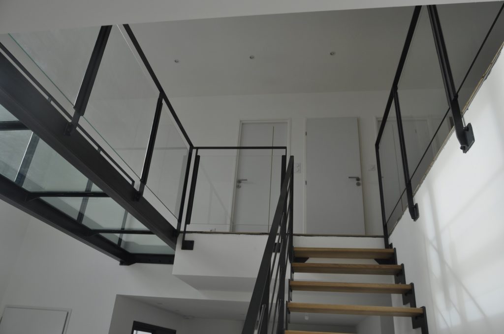 Construction de passerelle métallique pour la maison