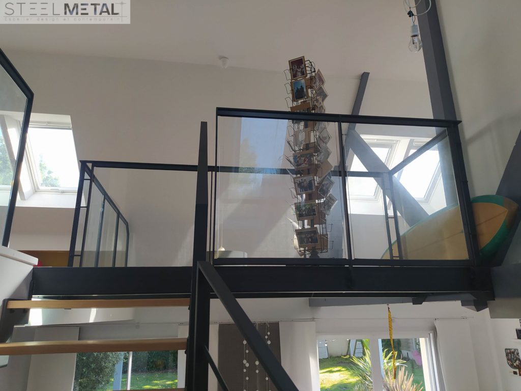 Construction de passerelle métallique pour la maison